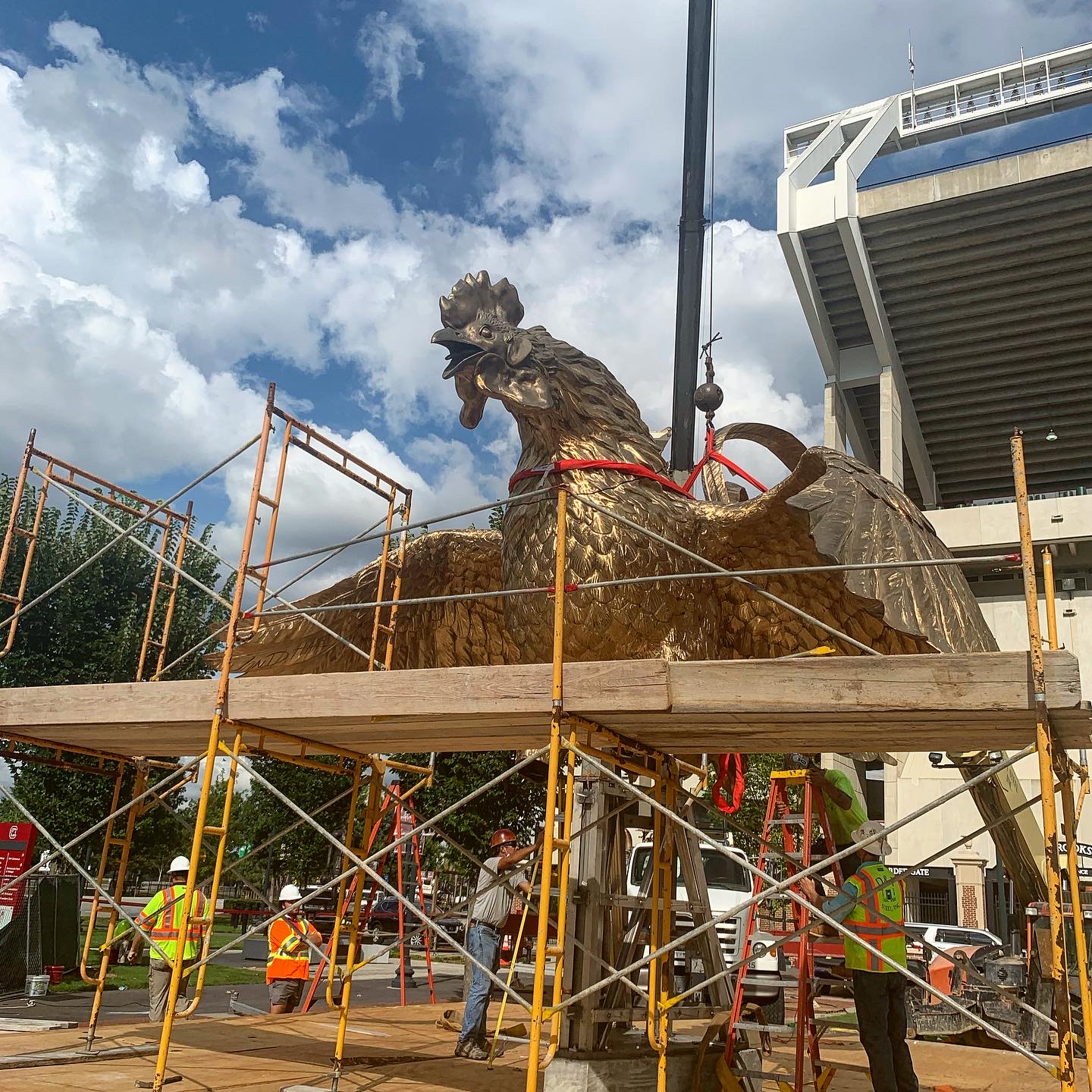 Contract Construction teams up to erect Gamecock sculpture at Williams ...